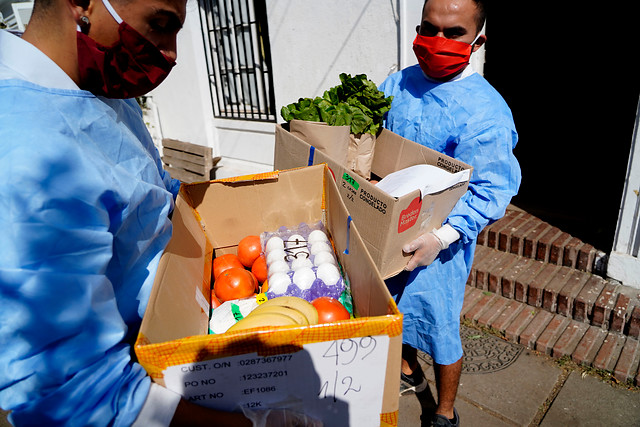 Nuevos delivery: Jóvenes acondicionan ambulancia para repartir ...